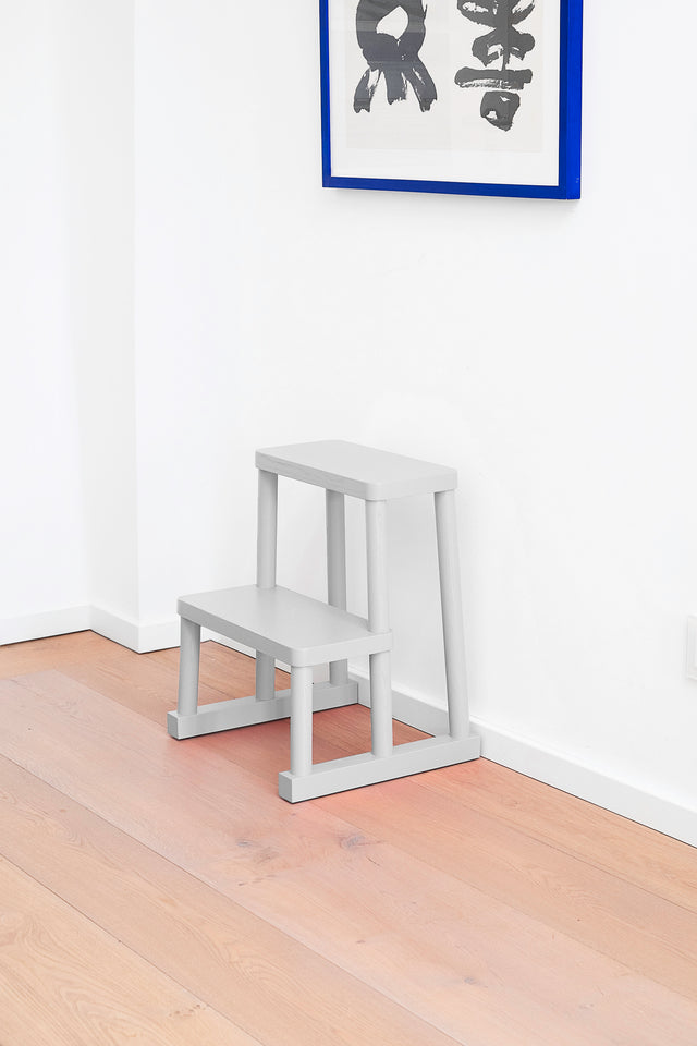 Design Tritthocker aus Massivholz – Edition 33