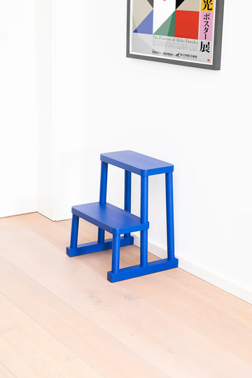 Design Tritthocker aus Massivholz – Edition 33